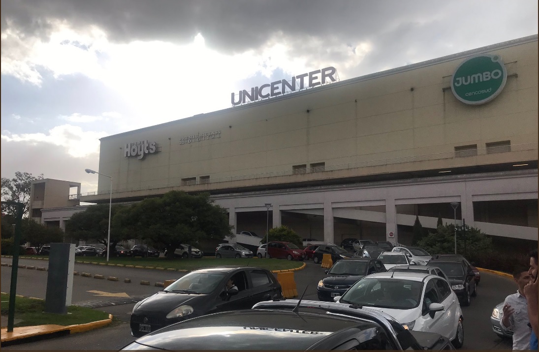 Por amenaza de bomba tuvieron que evacuar el Unicenter Shoping - Las ...