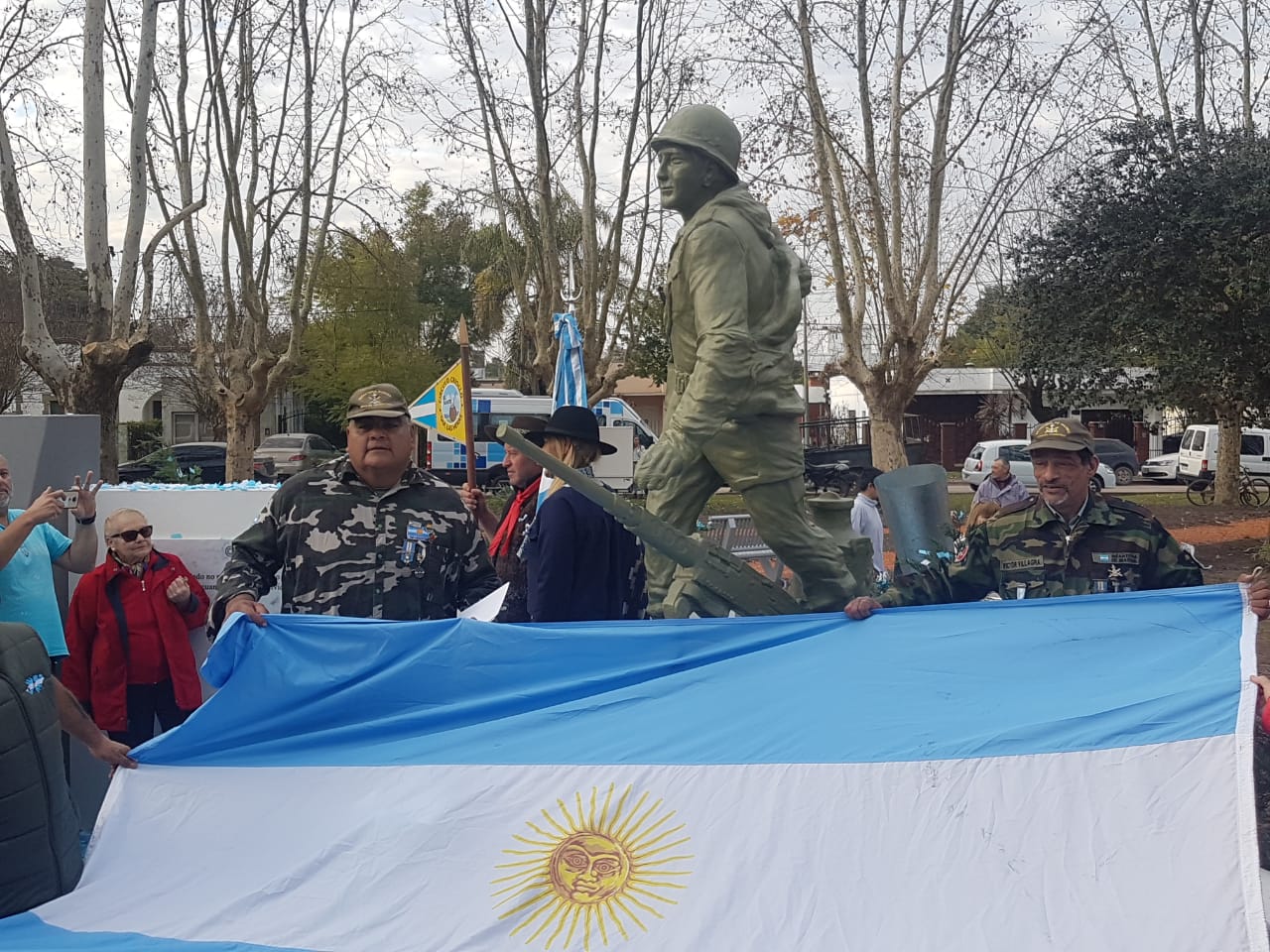 Sentido homenaje a los ex combatientes de Malvinas - Las Heras Noticias